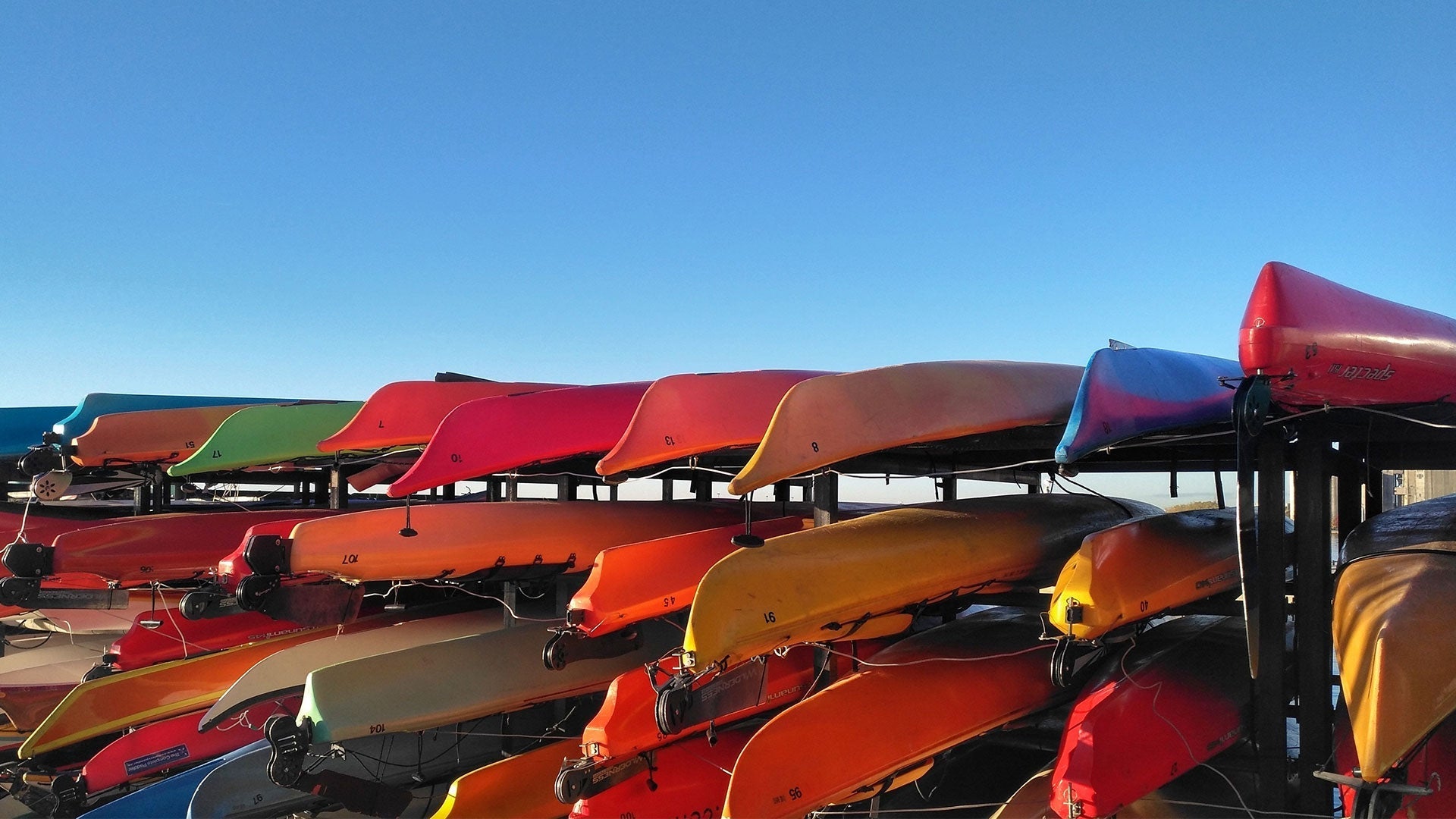Canoe vs. Kayak – The Difference Explained | RESTUBE